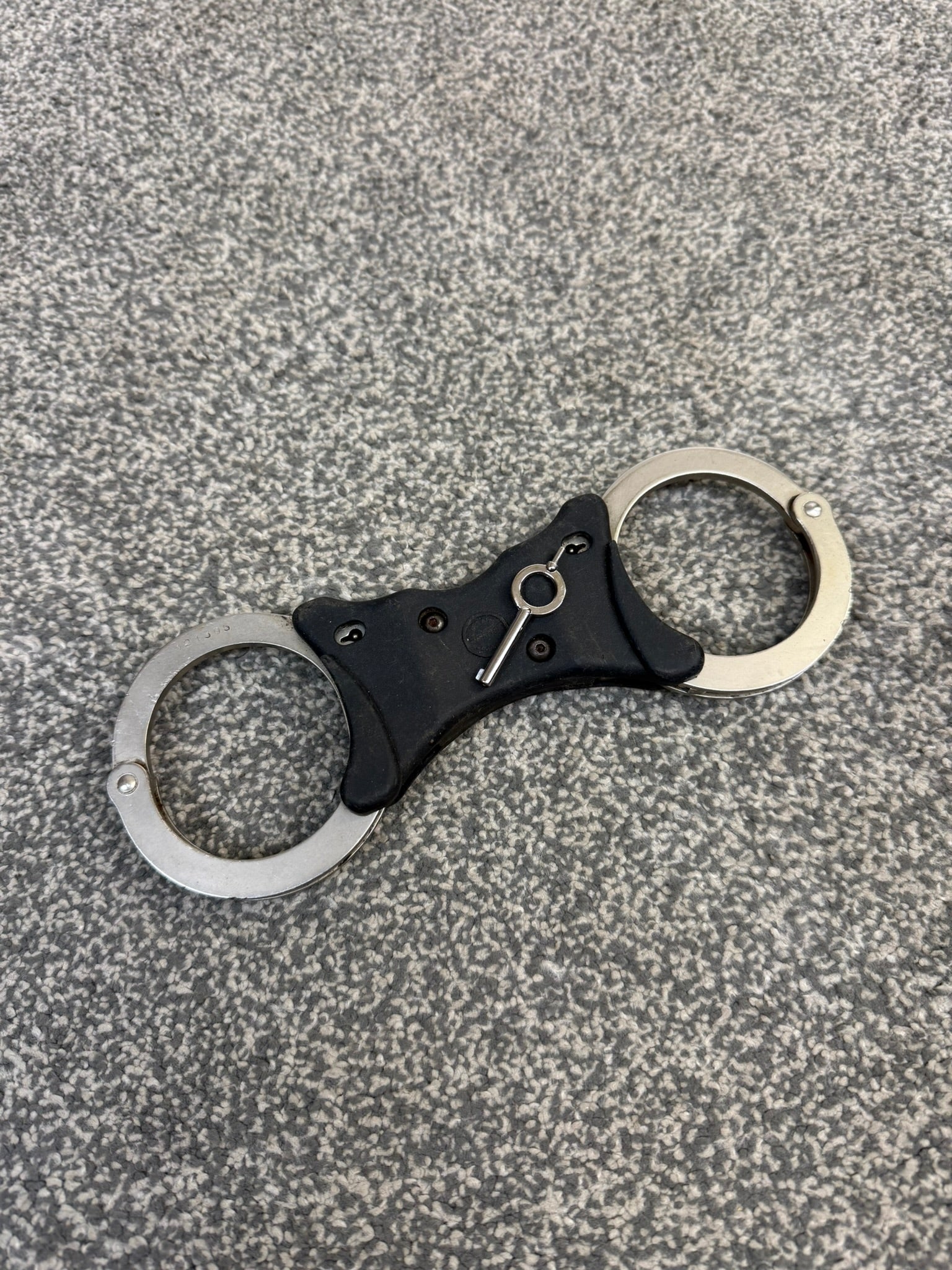 Ex Police Hiatt Rigid Handcuffs With Serial Security Cuffs Displays Co ...